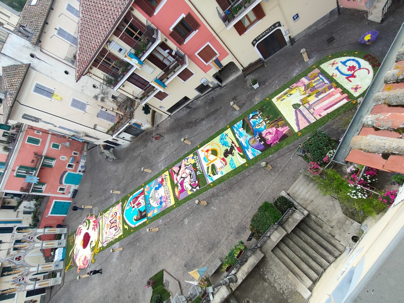 GERANO – L’Infiorata più antica d'Italia in onore della Madonna del ...