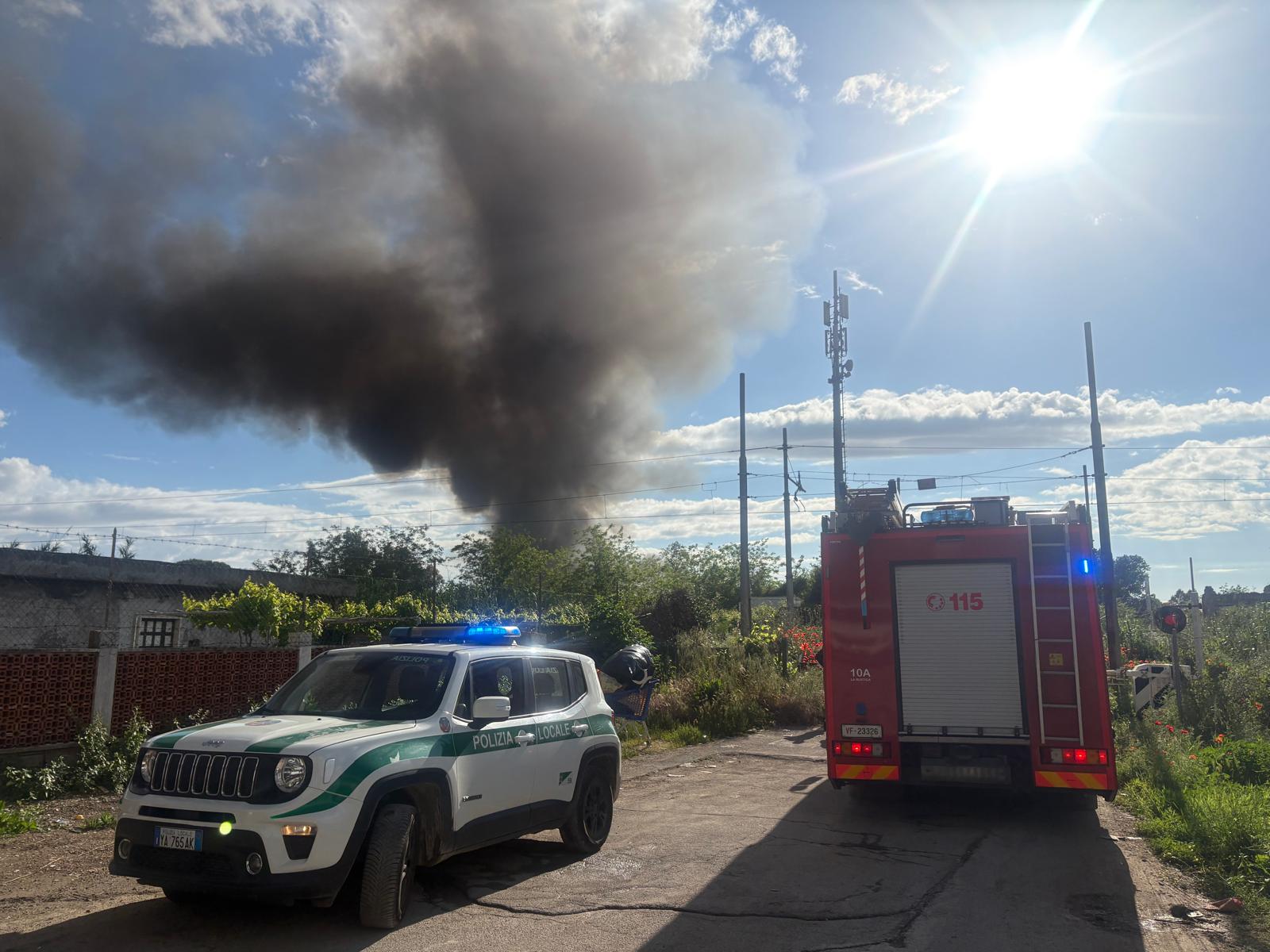 TIVOLI - Rogo tossico al campo: il sindaco vieta l’accesso ai rom ...